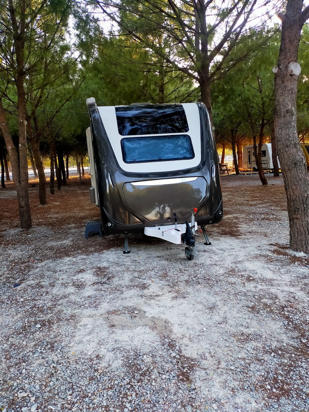 Gölet Karavan Park - Karavan Kampı Akhisar Manisa
